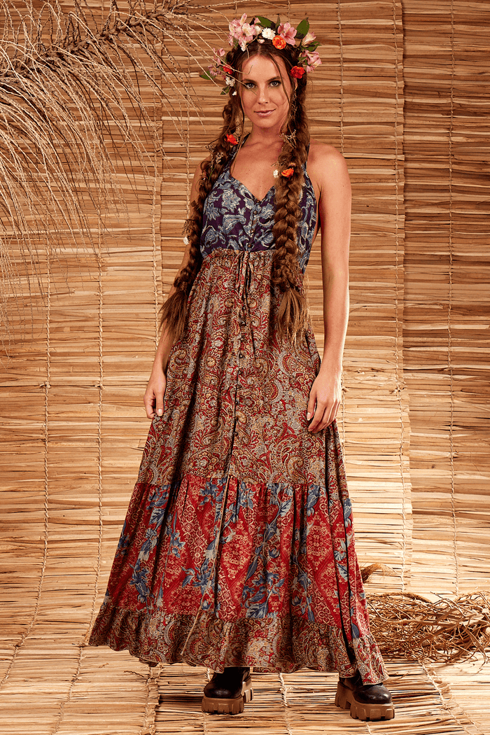 Vestido Longo de Costas Nuas Vermelho Paisley Patchwork | Yacamim - Yacamim Vestido Longo de Costas Nuas Vermelho Paisley Patchwork | Yacamim - Yacamim